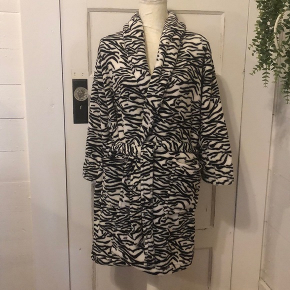 Totally Pink | Intimates & Sleepwear | Womens Medium Cozy Fleece Robe ...